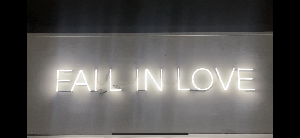 FALL/FAIL IN LOVE